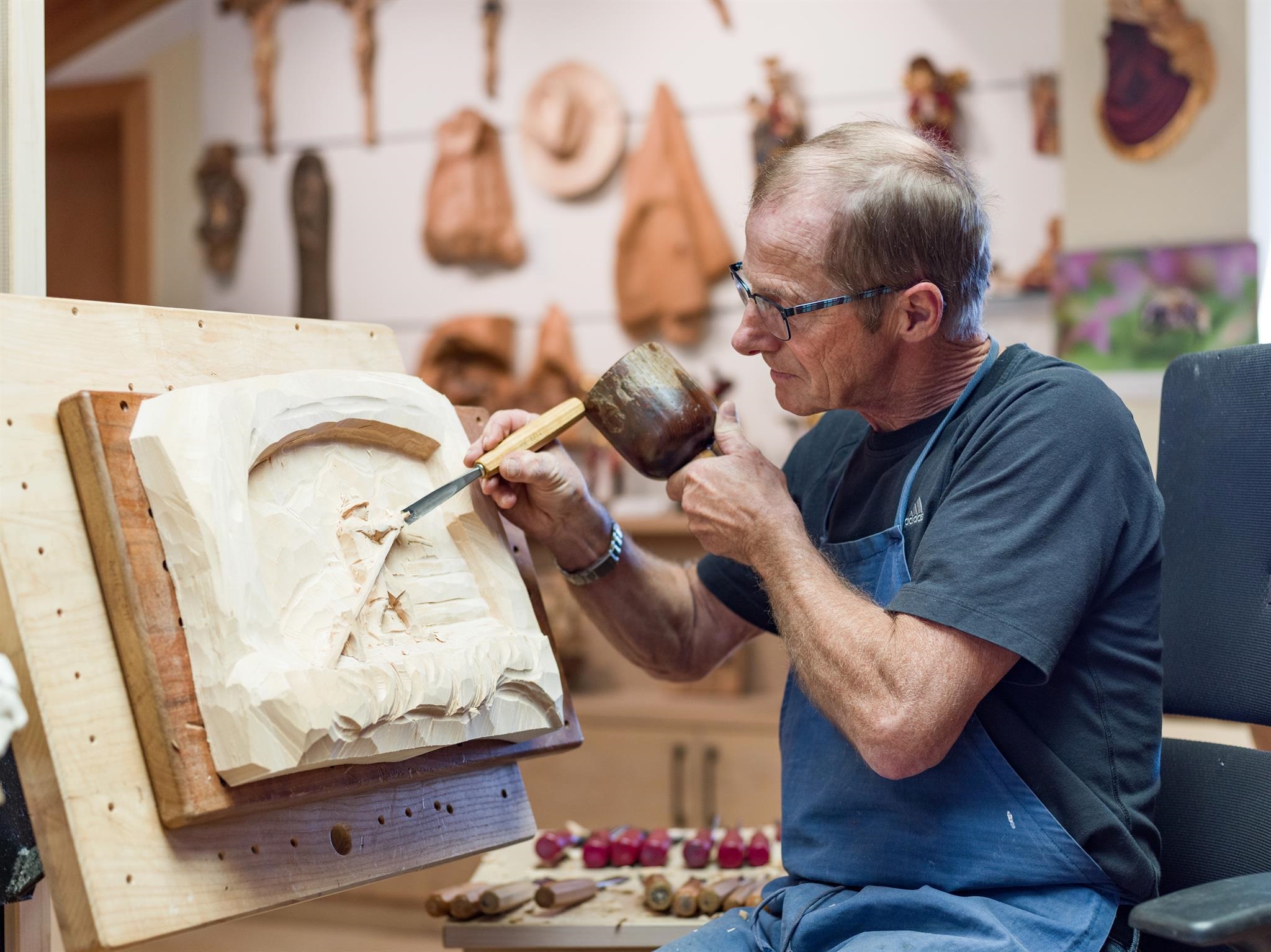 Holzbildhauer Stefan Käser in Niederndorferberg
